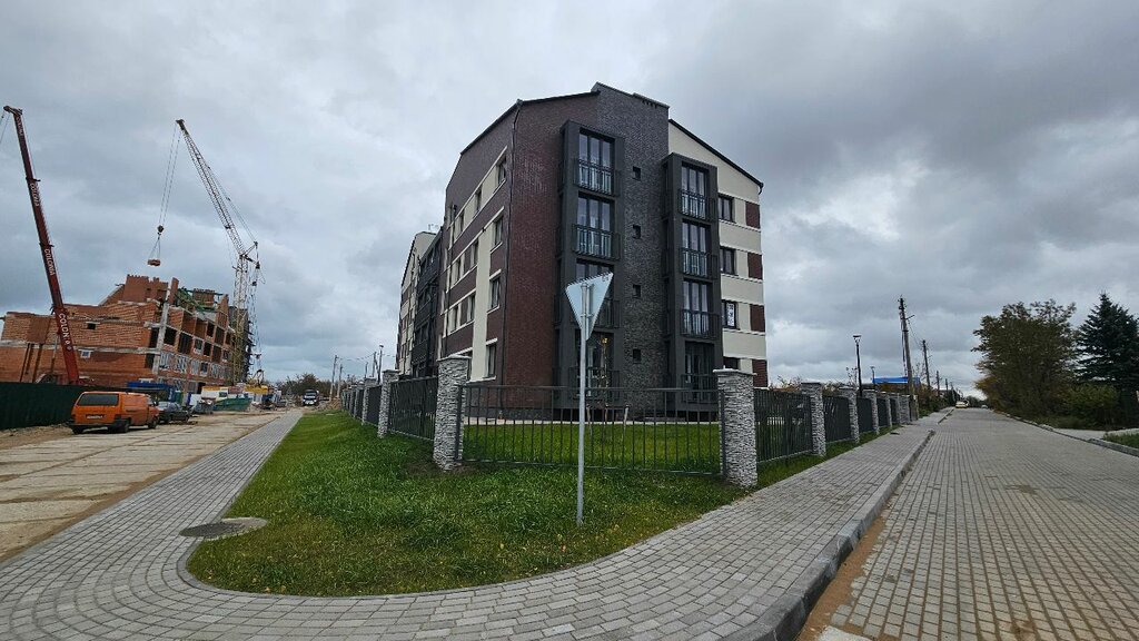 Konut blokları Пионерский маяк, Pionersky, foto