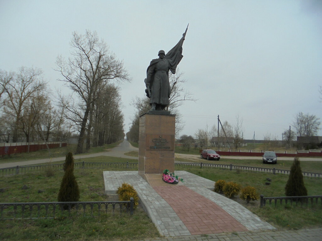 Anıt, heykel Monument to the Soldier-Liberator, Brestskaya oblastı, foto