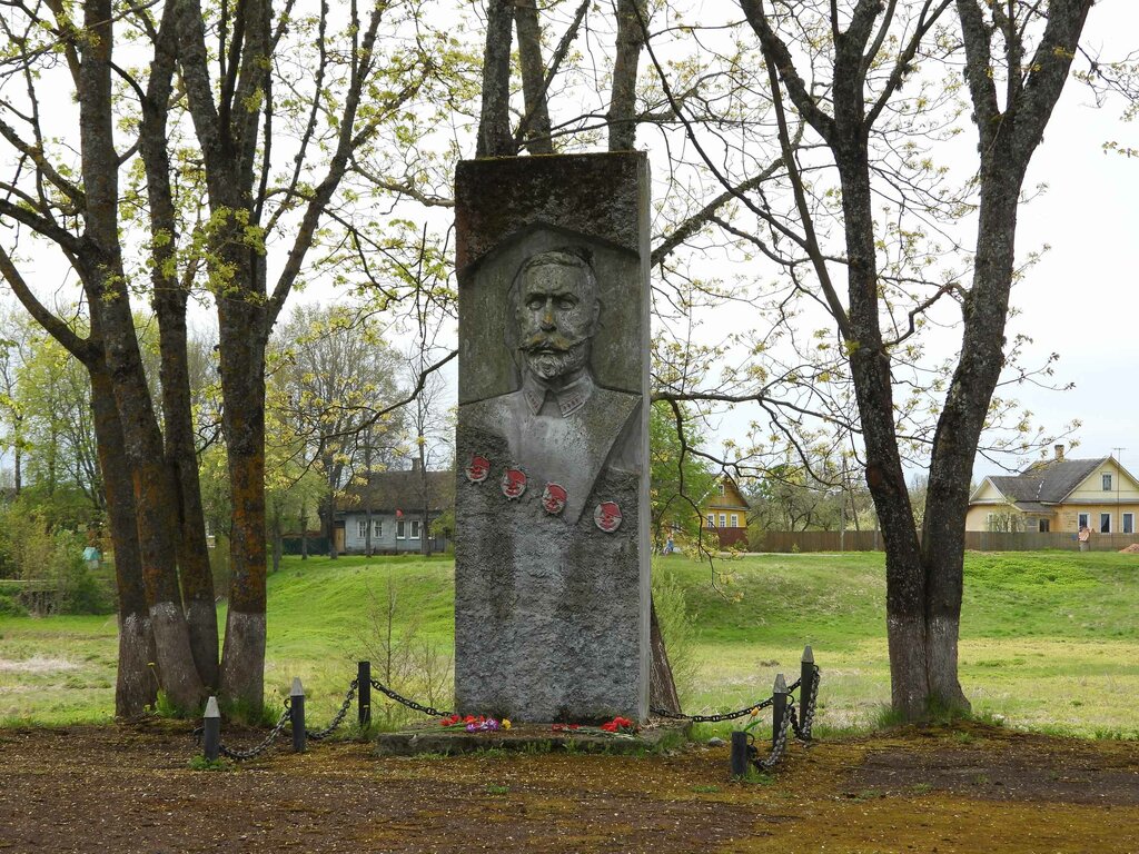 Anıt, heykel Памятник Я. Фабрициусу, Gdov, foto