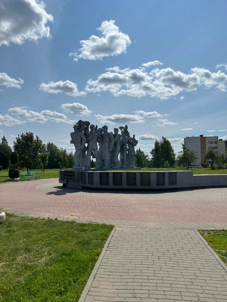 Anıt, heykel Погибшим в Великой Отечественной войне, Bialynichy, foto