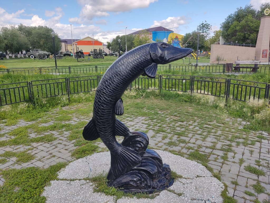 Park, sokak heykeli Щука, Şçuçye, foto