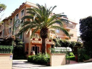 Hotel President (Viale Ammiraglio Morin No:65, Massa), otel
