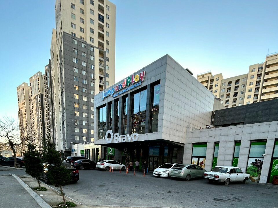 Oyun alanı Jump and Play uşaq əyləncə mərkəzi, Bakü, foto