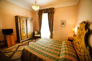 Grande Albergo Miramare (Lazio, Latina, Spigno Saturnia, Formia, Via Appia Lato Napoli), otel  Formia'dan