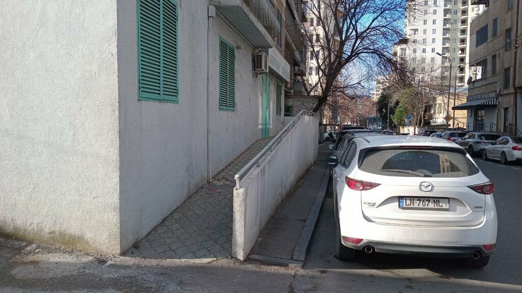 Tıp merkezleri ve klinikler Genesis, Tiflis, foto