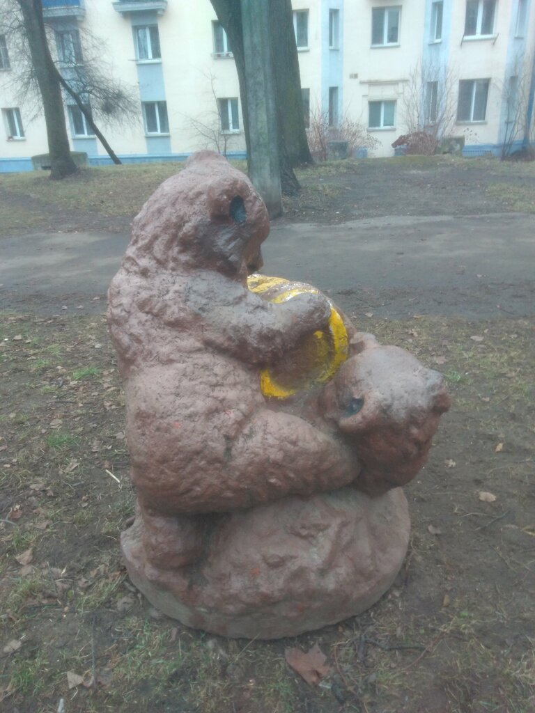 Park, sokak heykeli Мишки с бочонком, Minsk, foto