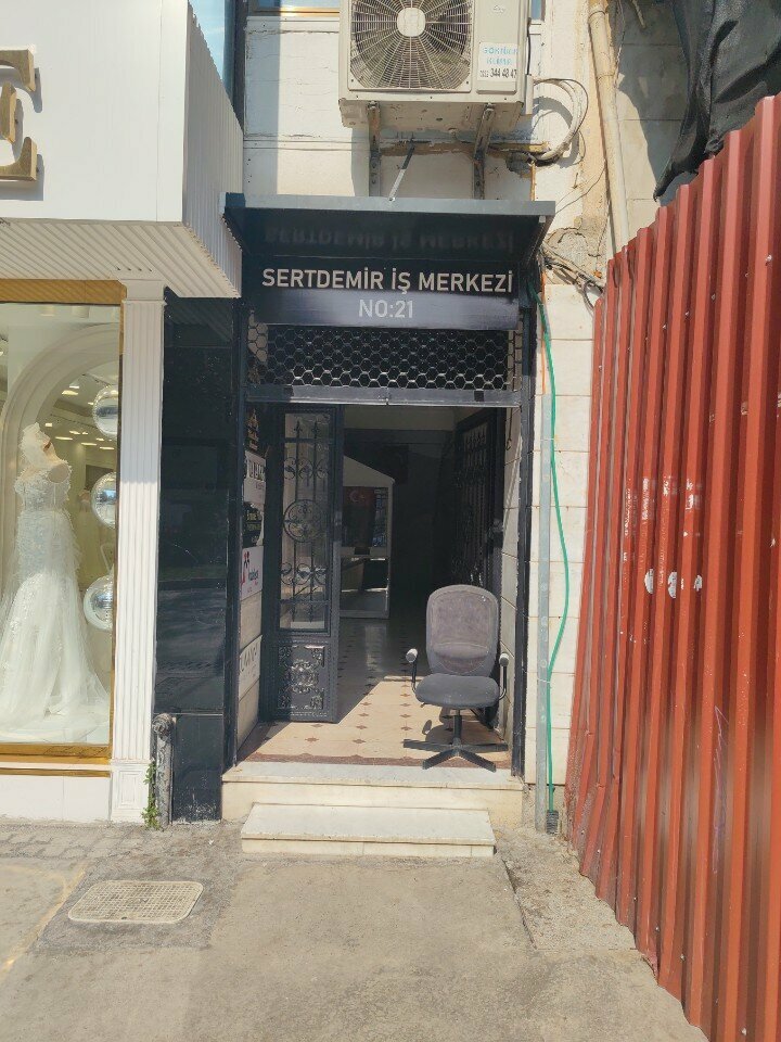 i̇ş merkezi Sertdemir İş Merkezi, İzmir, foto