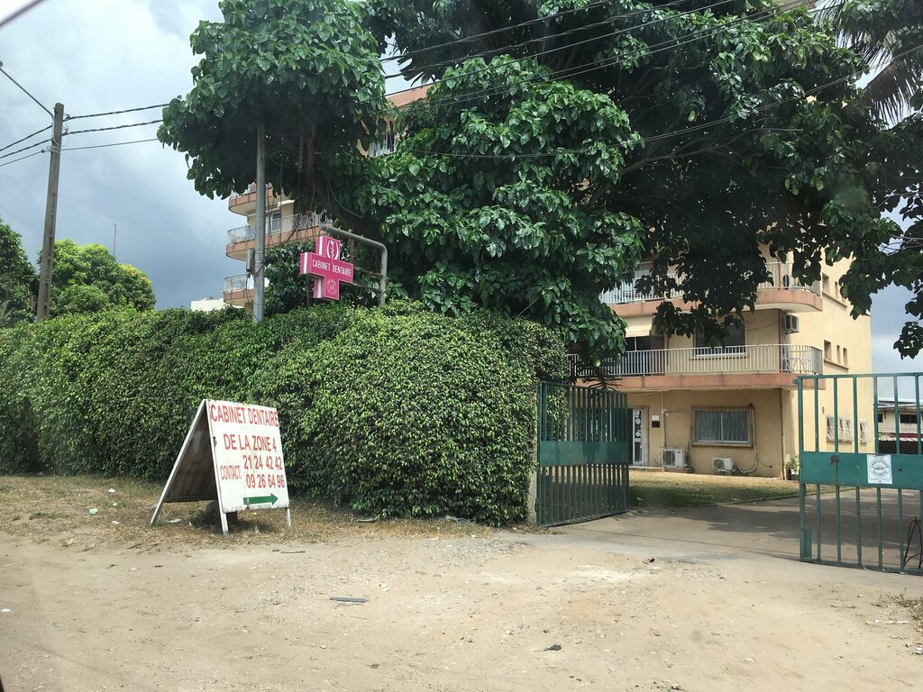 Özel ağız ve diş sağlığı klinikleri ve muayenehaneleri Cabinet Dentaire de la Zone 4, Abican, foto