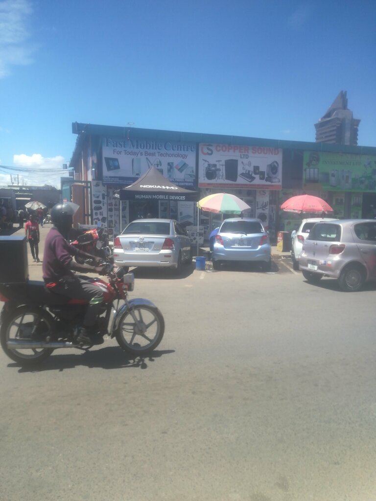 Cep telefonu aksesuarları Fast Mobile, Lusaka, foto