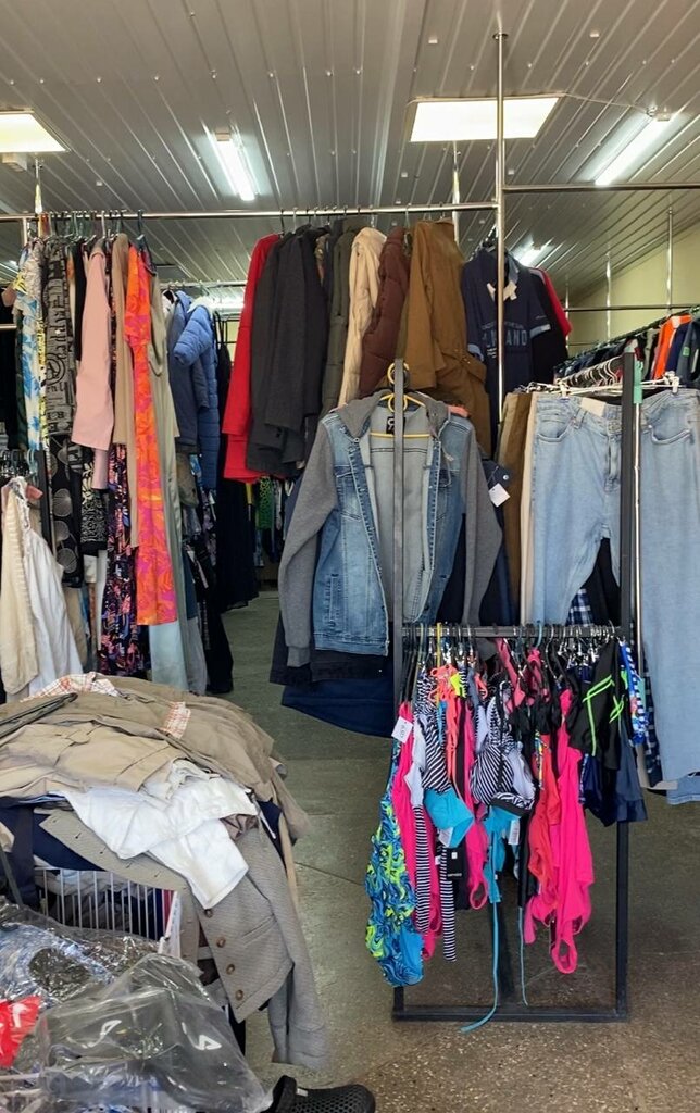 Giyim mağazası Stock & Second Hand, Kırım Cumhuriyeti, foto