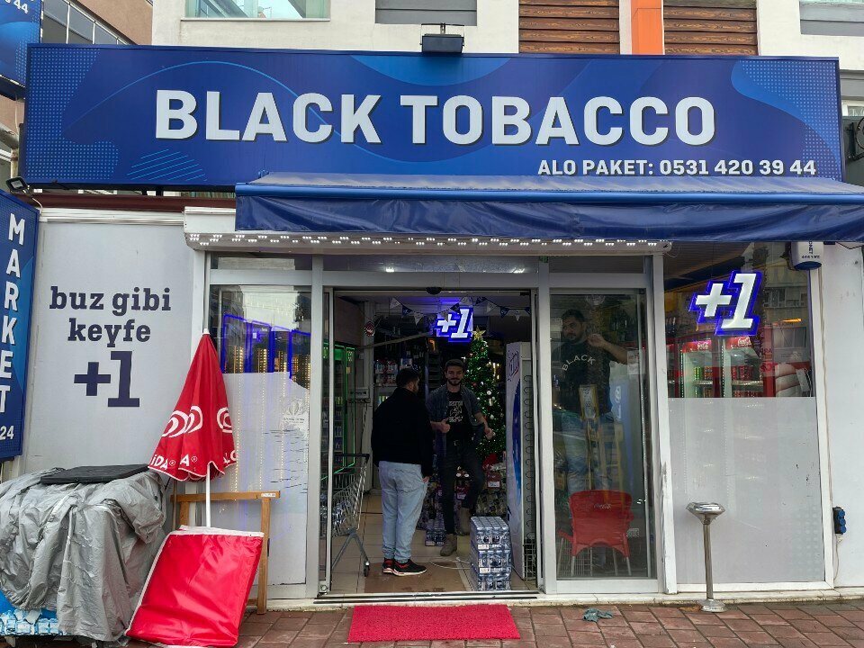 Mini-market Black Tobacco, Antalya, foto