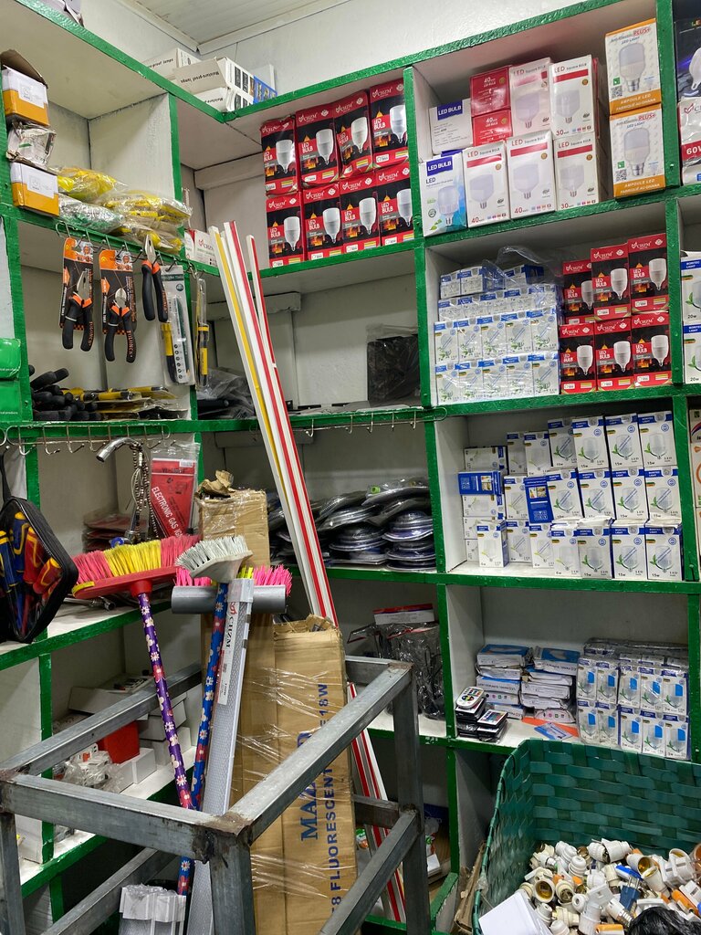 Banyo ve klozet mağazaları Quincaillerie Chez Youssouph, Abican, foto