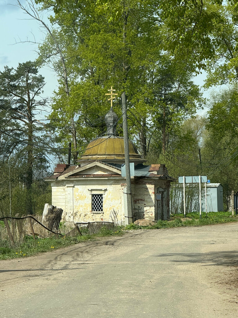 Ortodoks kiliseleri Chasovnya na pustoshi Zimnitsa-Sigovka, Tverskaya oblastı, foto