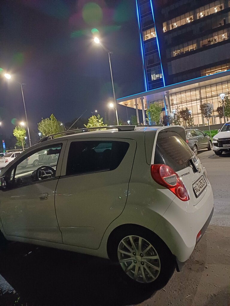 Kahve dükkanları Azim Ota Complex, Nemengan, foto
