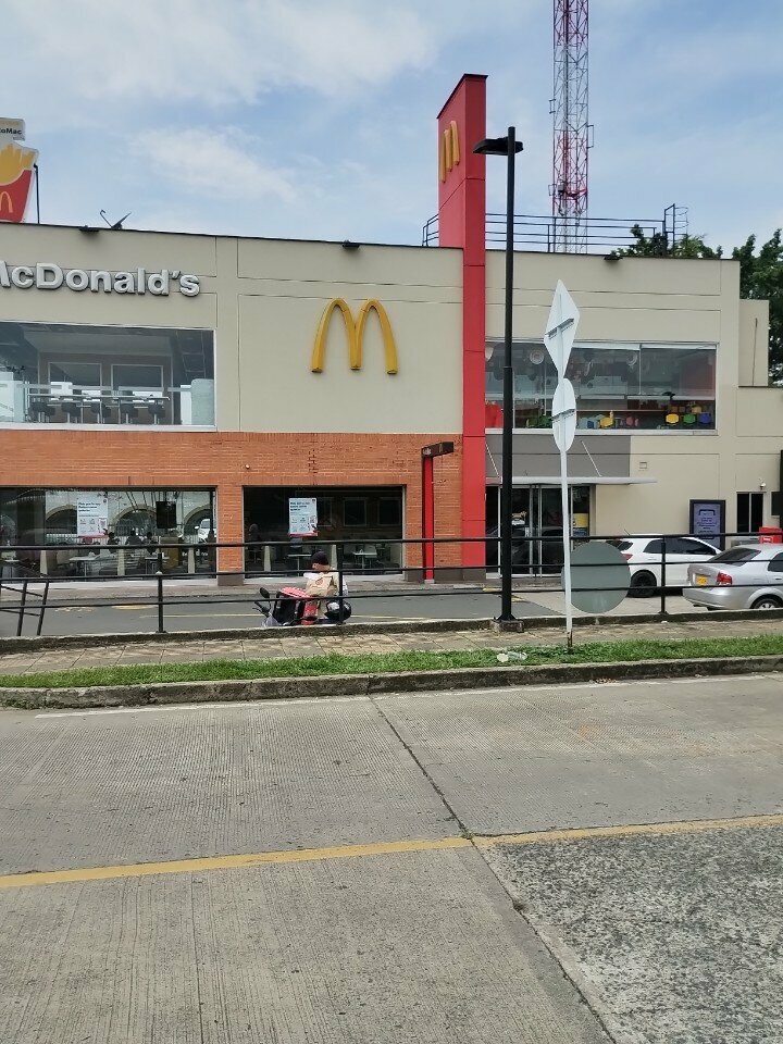 Fast food McDonald's, Cali, foto