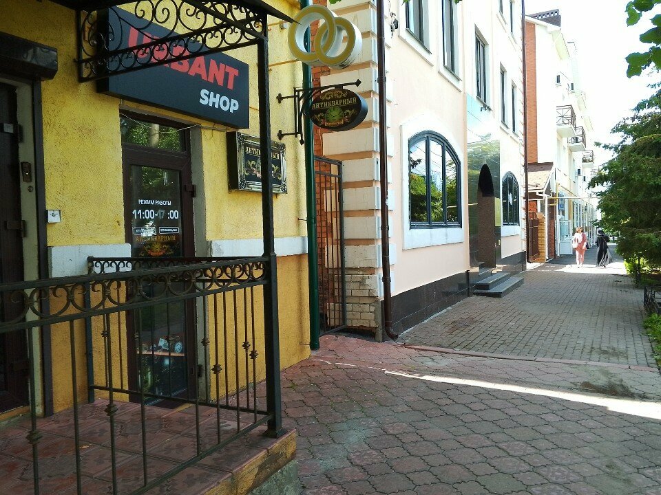 Antikacı dükkanları Старинные часы, Ulyanovsk, foto