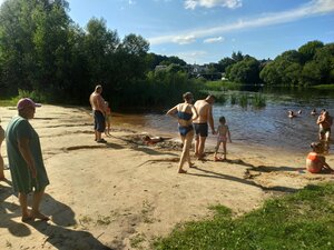 Surazh Beach (Bryansk Region, Surazh, ostrov Pivovarnya), plaj  Suraj'dan