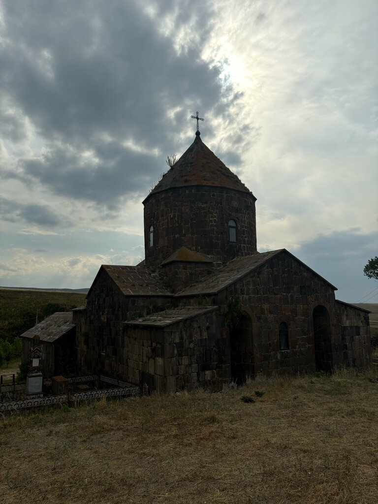 Dağ zirvesi Makqenyac, Geğarkunik, foto