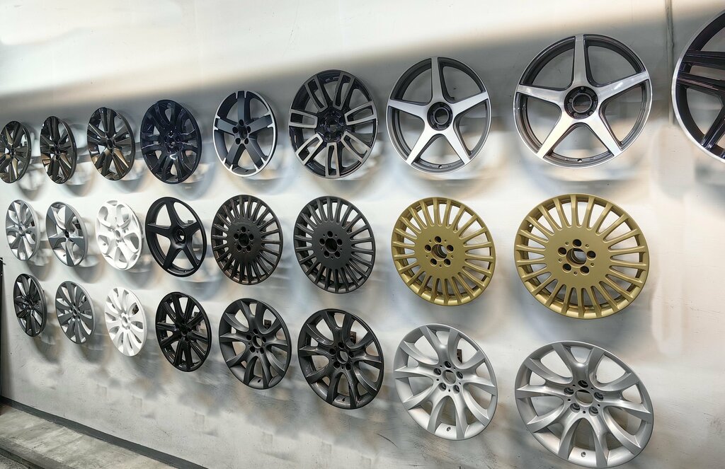 Oto lastik tamiri Repair and painting of wheels, Moskova, foto