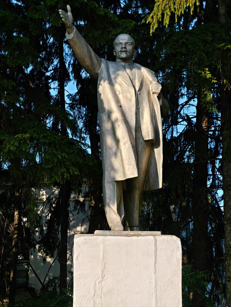 Anıt, heykel В.И. Ленин, Omskaya oblastı, foto