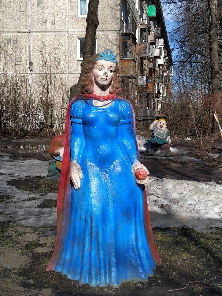Park, sokak heykeli Белоснежка и семь гномов, Saint‑Petersburg, foto