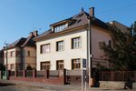 MUDr. Zdeněk Hofman (Veverkova No:945/4), özel ağız ve diş sağlığı klinikleri ve muayenehaneleri  Hradec Kralove'den