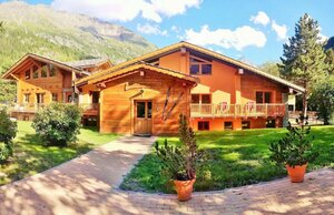 Chalet Alpina Hotel & Apartments (Aosta Valley, Localita' Arly, 20), otel  La Thuile'den