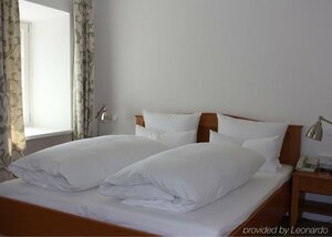 Bad Hotel Uberlingen (Deutschland, Baden-Württemberg, Bodenseekreis, Bodensee, Ueberlingen Christophstrasse 2), otel  Uberlingen'dan