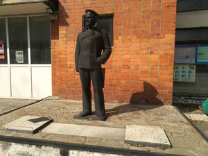 П.Е. Дыбенко (ulitsa Komarova No:37А), anıt, heykel  Briansk'tan
