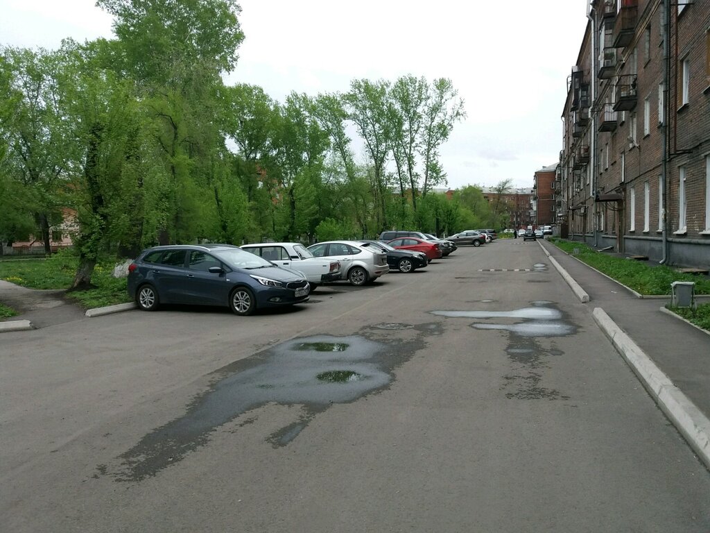 Otoparklar Автомобильная парковка, Novokuznetsk, foto