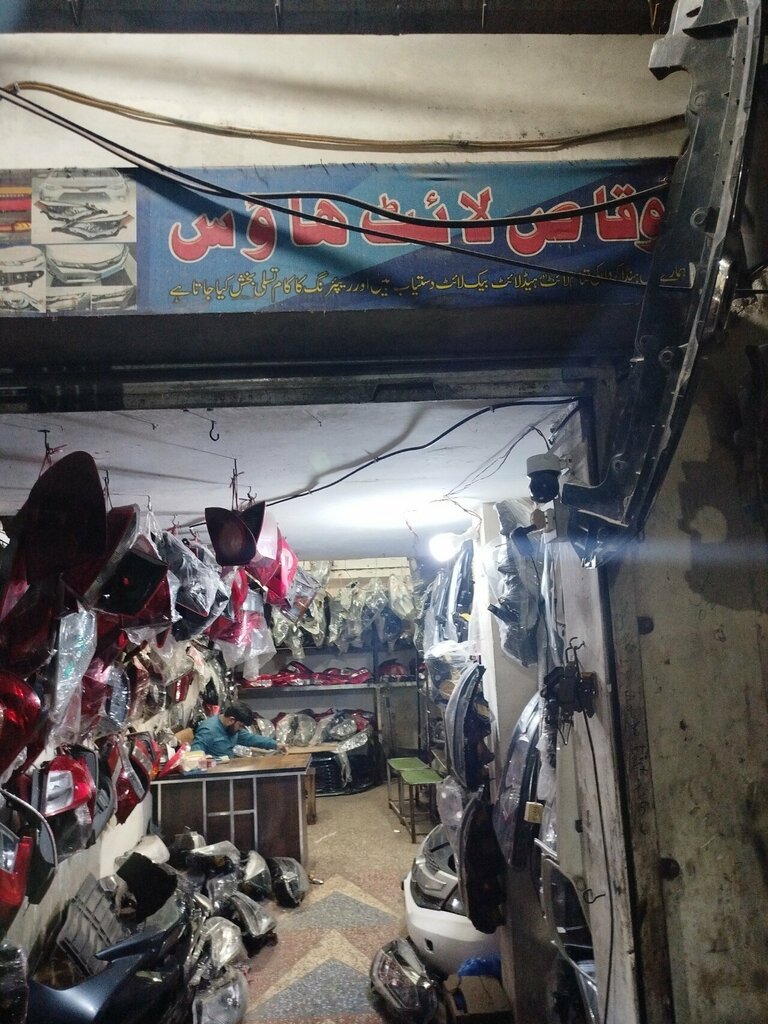 Otomobil servisi Waqas light house, Lahor, foto