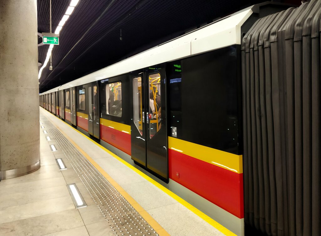 Metro istasyonu metro Nowy Świat – Uniwersytet, Varşova, foto