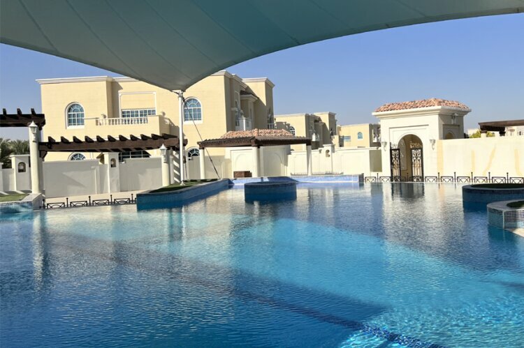 Havuz ve su parkı inşaatı ve ekipmanları Millennium Pools, Abu Dabi, foto