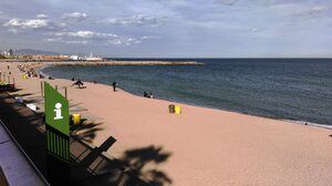 Barceloneta Beach (Comunidad Autònoma de Cataluña, Barcelona, Ciutat Vella, la Barceloneta), plaj  Barselona'dan