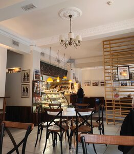 Vkusnaya Istoriya (Gidrostroyevskaya ulitsa No:21), kafe  Tolyatti'den (Togliatti'den)