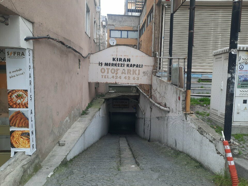 Otopark alanı Kıran İş Merkezi Otoparkı, İstanbul, foto