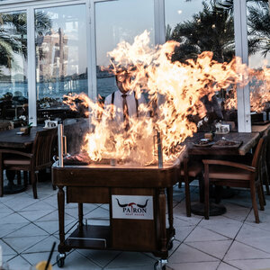 Patron Meat House Restaurant (Corniche Street No:343/6), restoran  Abu Dabi'den