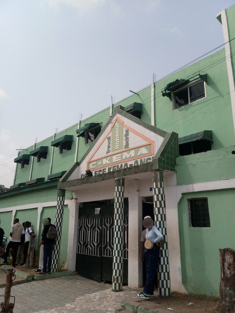 Yüksekokul Kema Angré College, Abican, foto