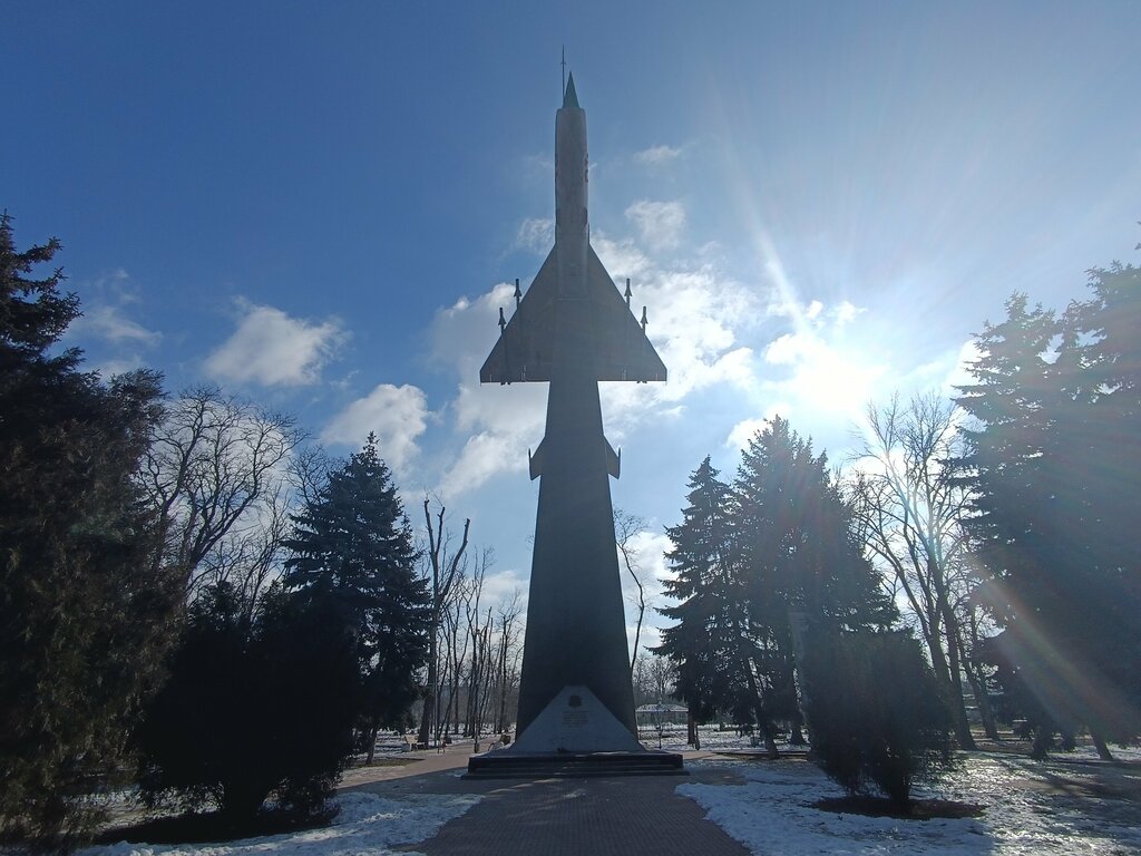 Teknoloji anıtı Истребитель МиГ-21, Bataysk, foto