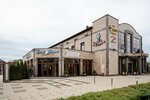 Белый Попугай (Lenina Street No:1), restoran  Kurganinsk'ten