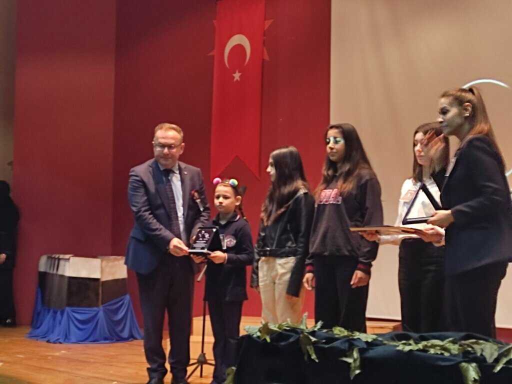 Ortaokul Yunus Emre Ortaokulu, Derince, foto