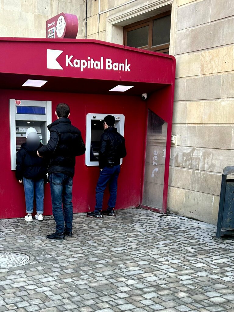 ATM'ler Kapital Bank ATM, Bakü, foto