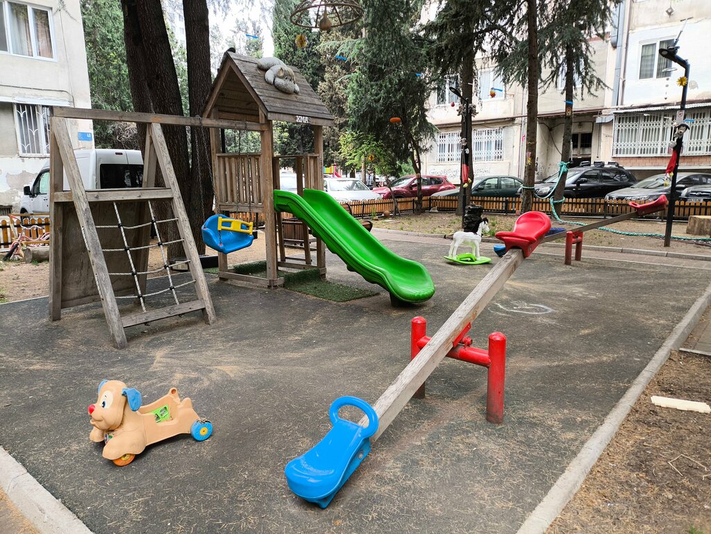 Oyun alanı Playground, Tiflis, foto