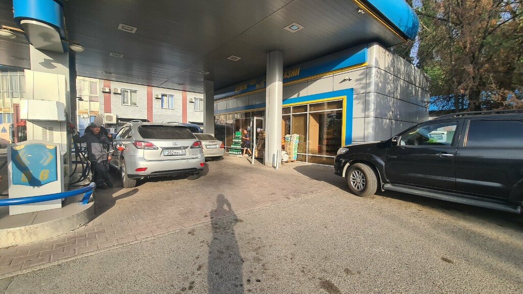 Benzin istasyonu Helios, Almatı, foto