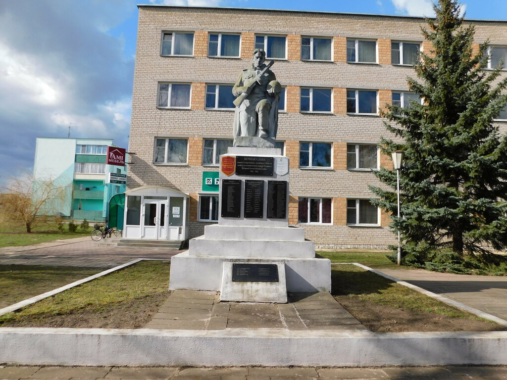 Anıt, heykel Братская могила советских воинов и партизан, Kossovo, foto