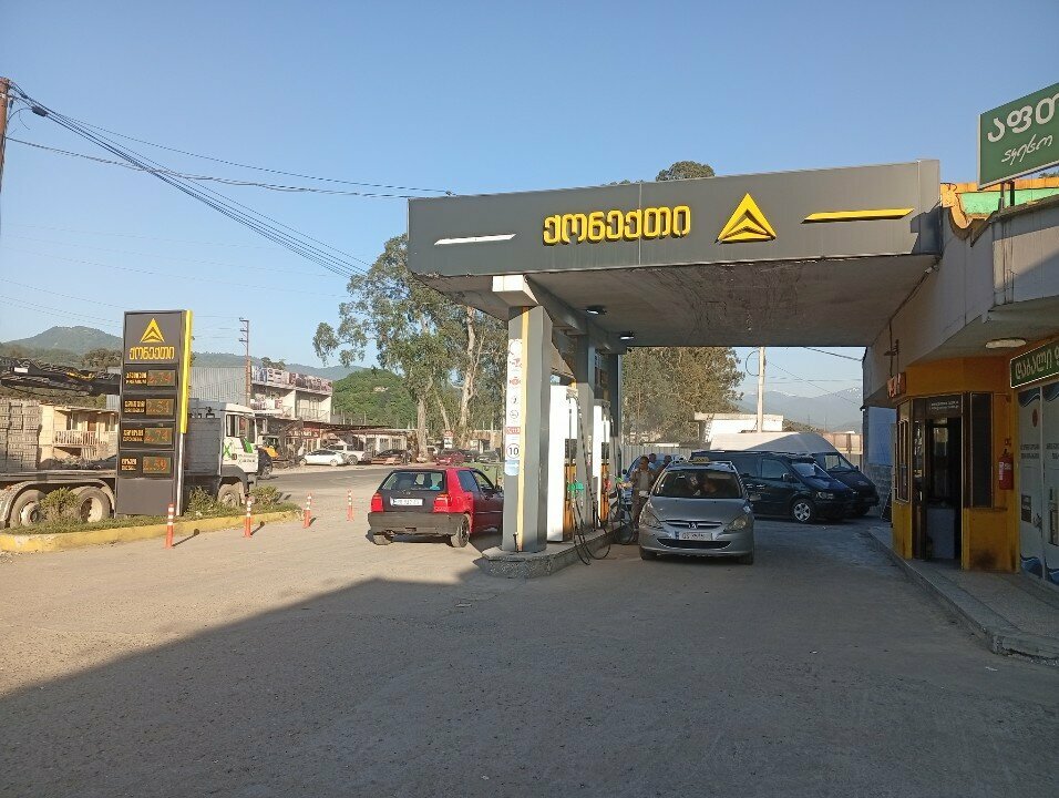 Benzin istasyonu Connect, Batum, foto