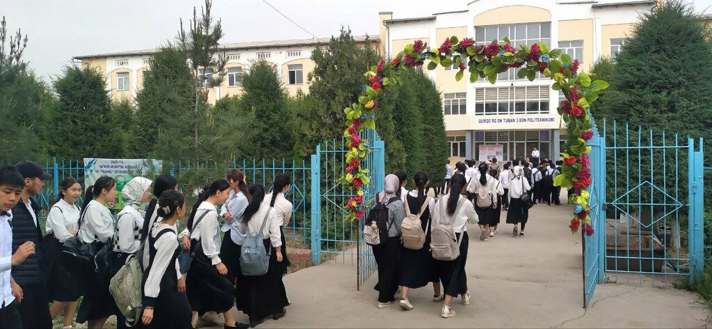 Meslek yüksekokulu Polytechnic College No. 2 of Kumkurgan District, Surhanderya eyaleti, foto