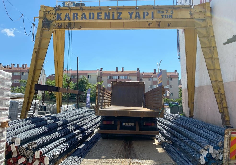 Yapı malzemeleri pazarı Karadeniz Yapı, İstanbul, foto