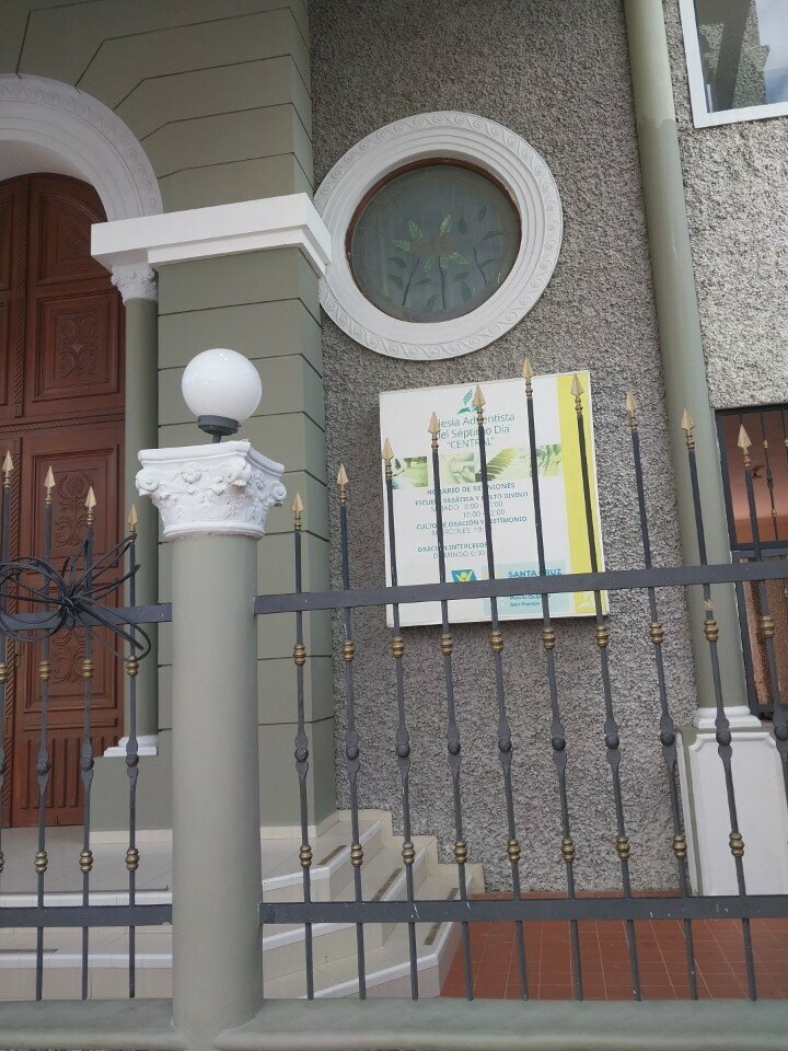 Otel Iglesia Adventista del Séptimo Día Central, Santa‑Krus, foto