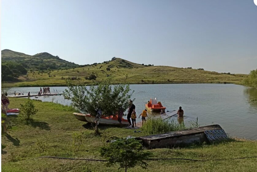 Plaj Zmeysky Pond Beach, Mineralniye Vodi, foto